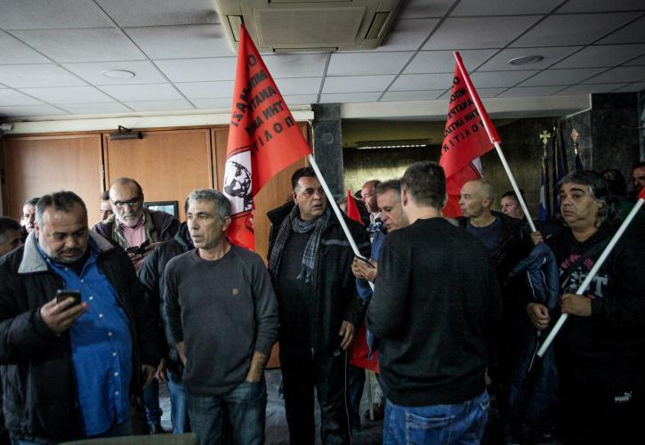 Εισβολή της ΠΟΕ - ΟΤΑ στο υπουργείο Εργασίας (pics) | Insider