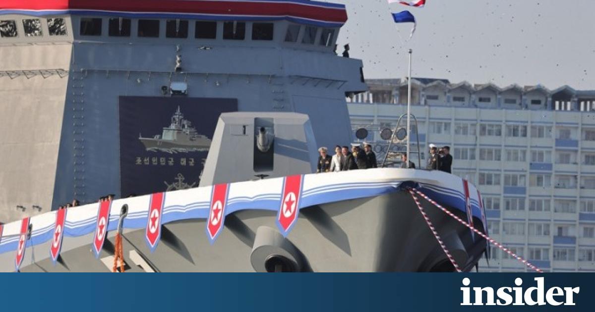 Βόρεια Κορέα: Καθέλκυση πολεμικού πλοίου παρουσία του Κιμ Γιονγκ Ουν ...